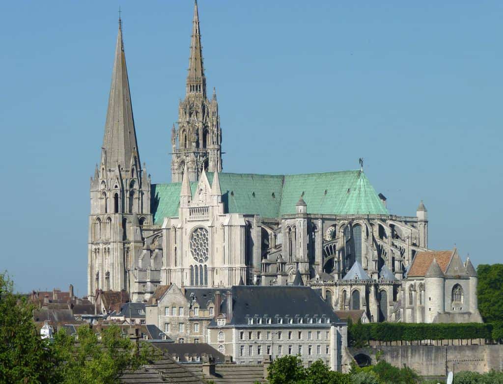 Chartres tour from Paris with a luxury car or minibus and private chauffeur